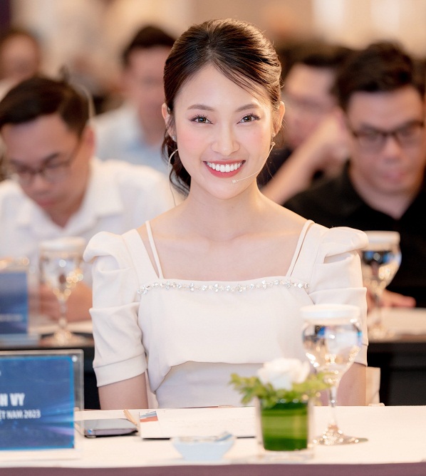 MC Khánh Vy là con ai? Tiểu sử, đời tư hot girl 7 thứ tiếng