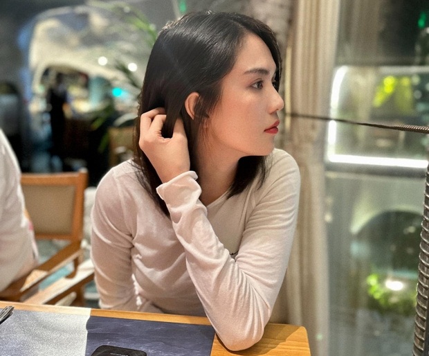 Ngọc Trinh tụ họp hội bạn showbiz, bị soi im hơi lặng tiếng với 1 nhân vật sau khi về nhà hưởng ...